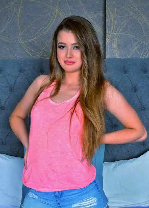 Olivia Sparkle - Wiki, Biography, Age, Height, Boyfriend, Career, Photos